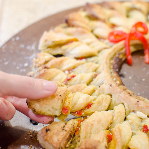 Puff Pastry Wreath - An EASY beautiful Christmas appetizer!