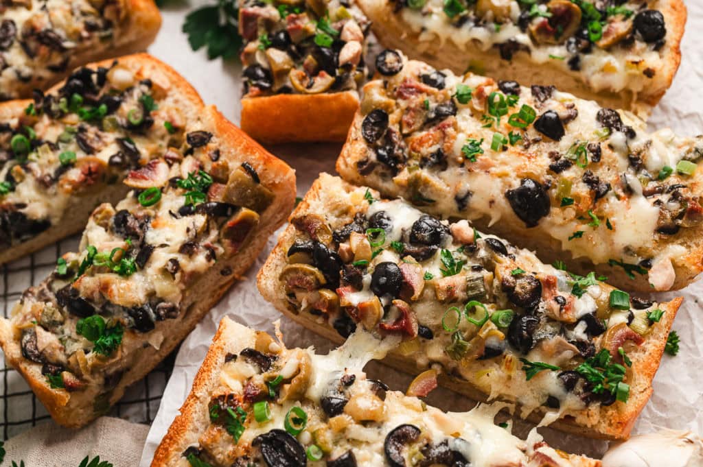 Cheesy Olive Garlic Bread - Easy to make, full with flavor!