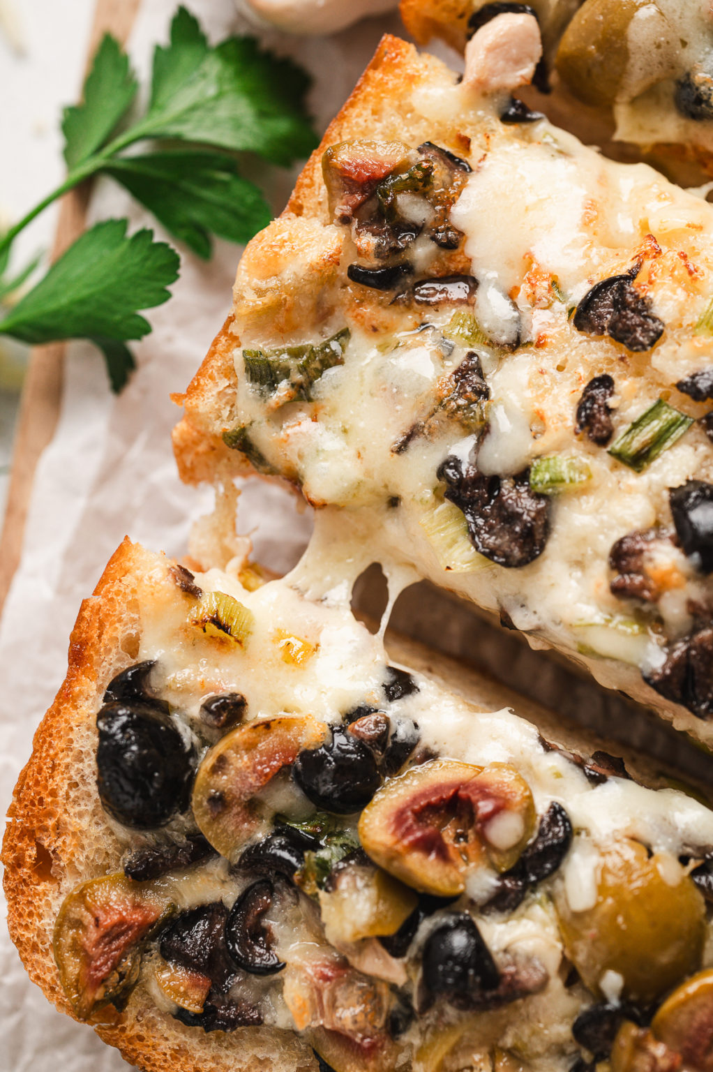 Cheesy Olive Garlic Bread - Easy to make, full with flavor!