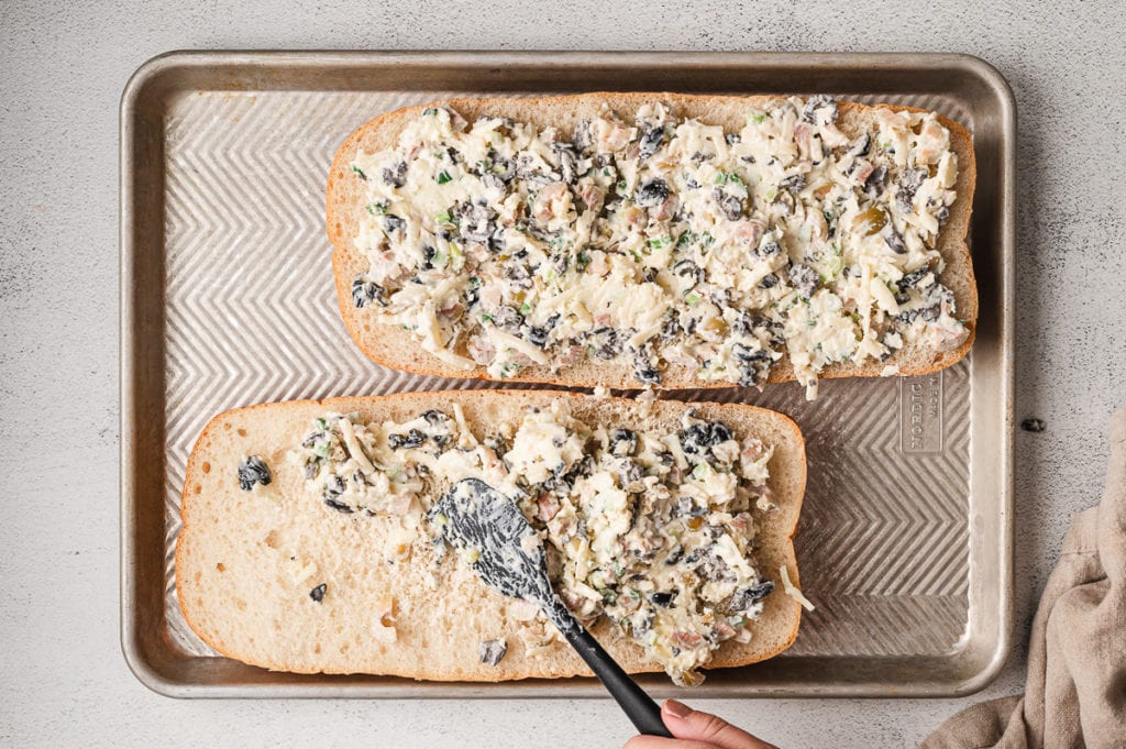 Cheesy Olive Garlic Bread - Easy to make, full with flavor!