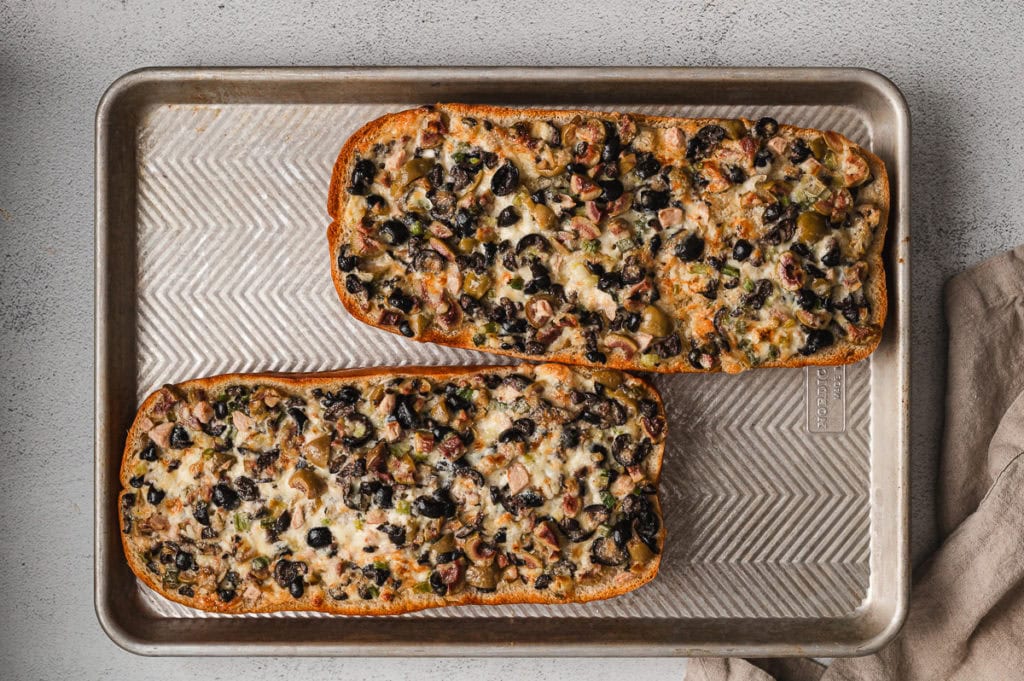Cheesy Olive Garlic Bread - Easy to make, full with flavor!