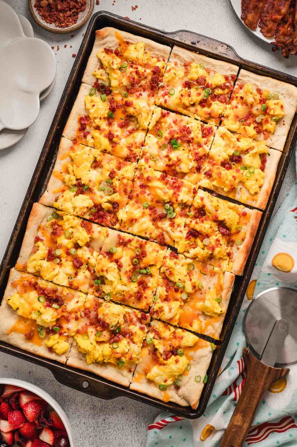 Breakfast Pizza Recipe - Refrigerated dough makes this EASY!