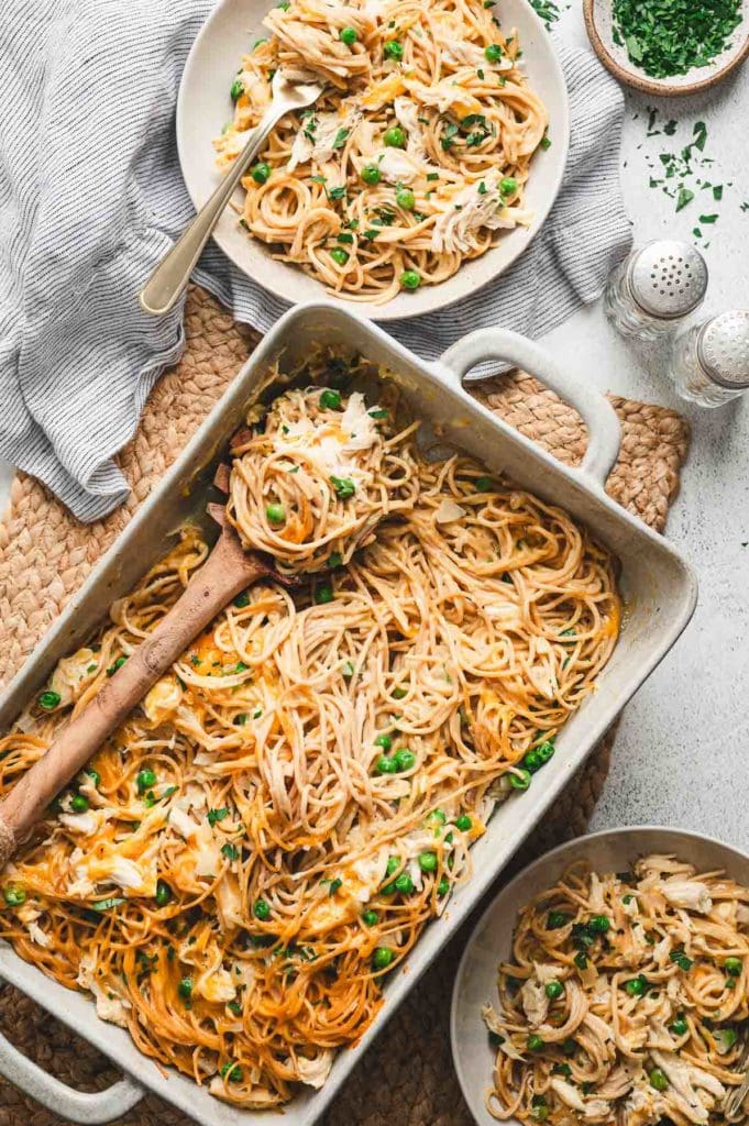 Easy Chicken Spaghetti (Family-Friendly Dinner!)